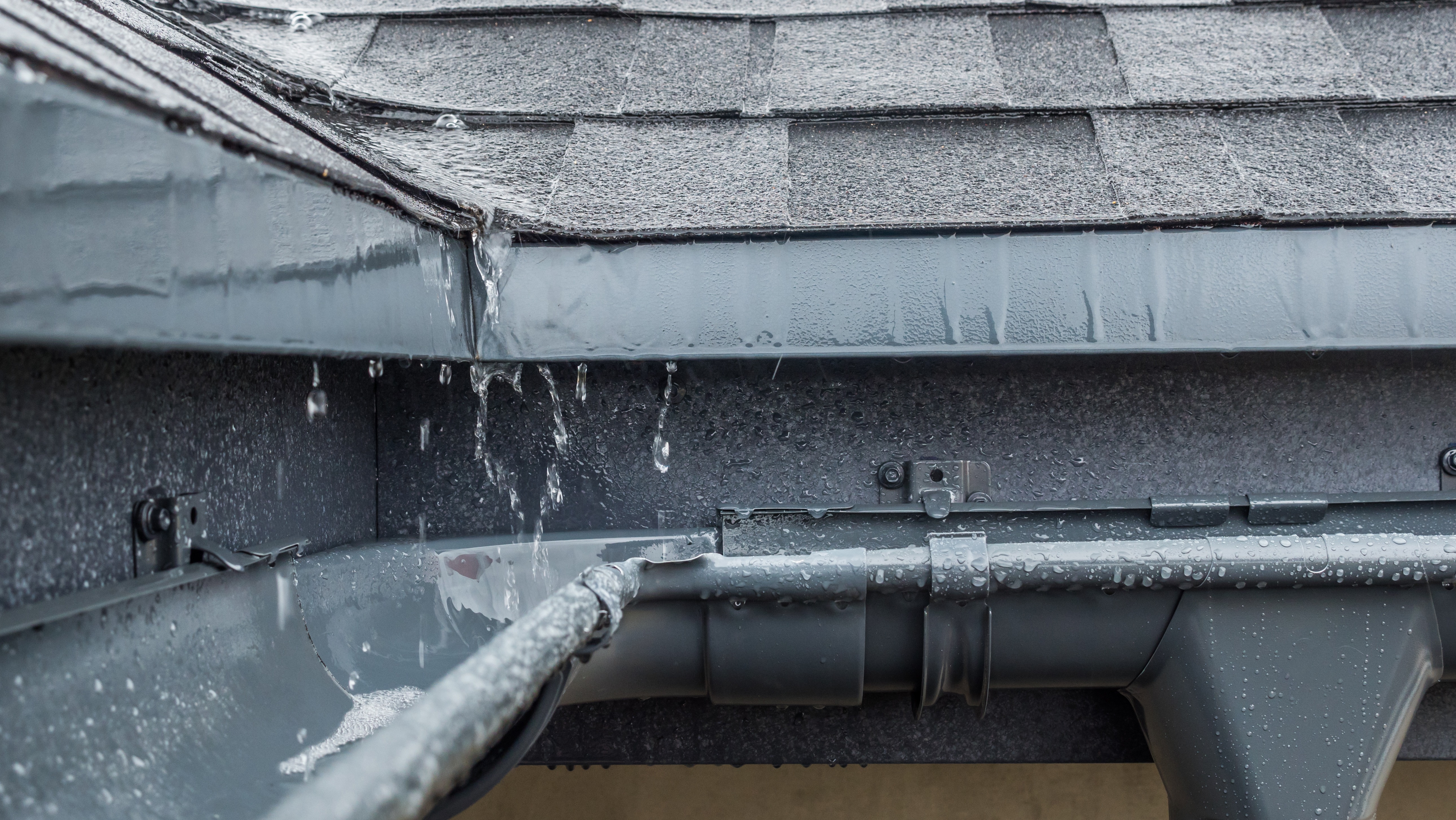 How to Identify and Address Roof Drainage Issues | Jimmy's